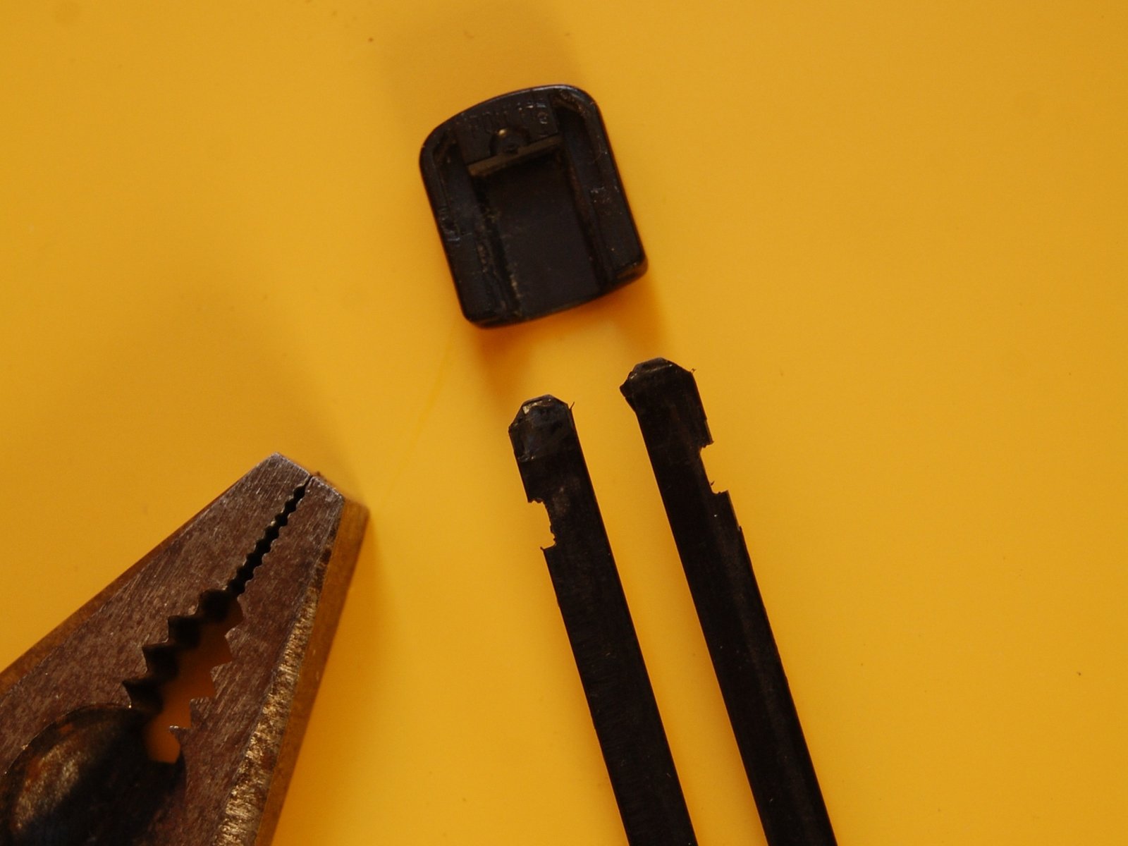 how-to-replace-only-the-rubber-strip-on-your-windshield-wiper